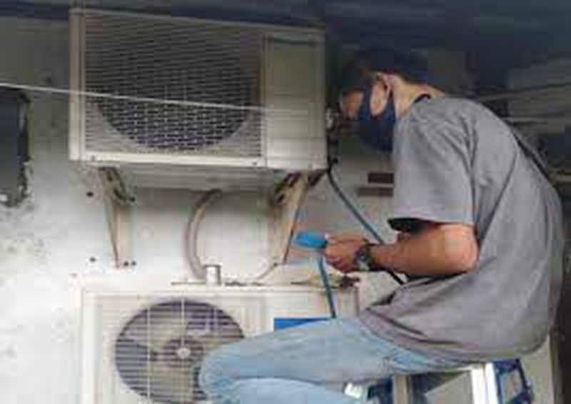 Pemeliharaan AC (Air Conditioner) Split 2 PK