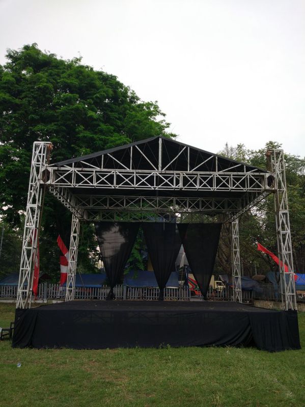 Sewa Panggung Hiburan / Pesta Uk. 4m x 6m