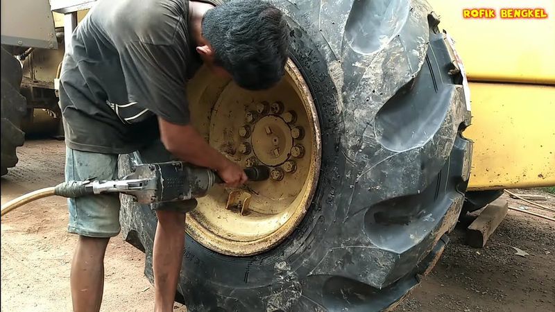 Jasa Bongkar Pasang Bearing AS Roda Motor Grader