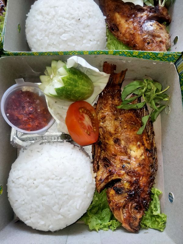Nasi box Nila Bakar / Goreng uk. 18 cm - Nila Bakar