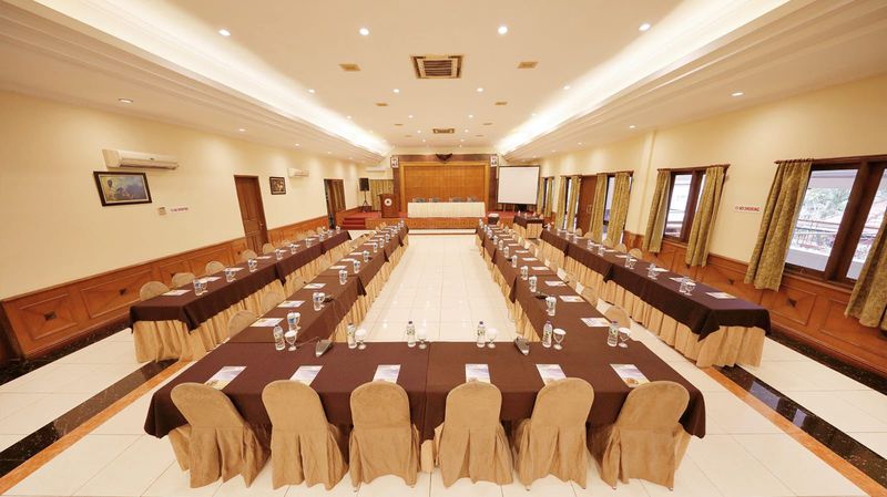 Residential Fullboard Meeting Single