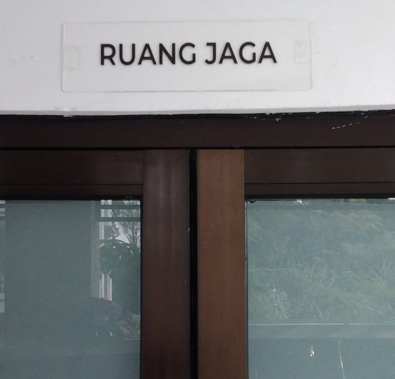 Plang Nama Ruangan Akrilik 35 X 15 cm