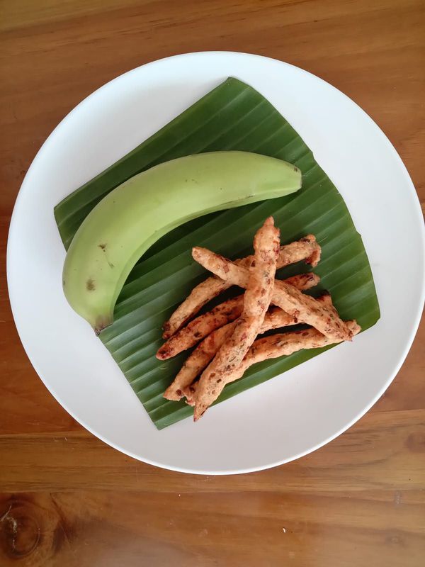 PMT Balita (stik ikan sayur renyah dan buah pisang)