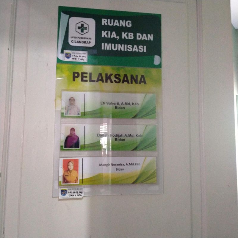 Papan Informasi / akrilik Custom / Nama Petugas - Ukuran 40x35