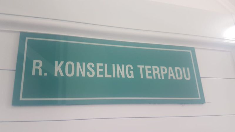 Papan Informasi / akrilik Custom Uk 60 x 20 Cm - POLI