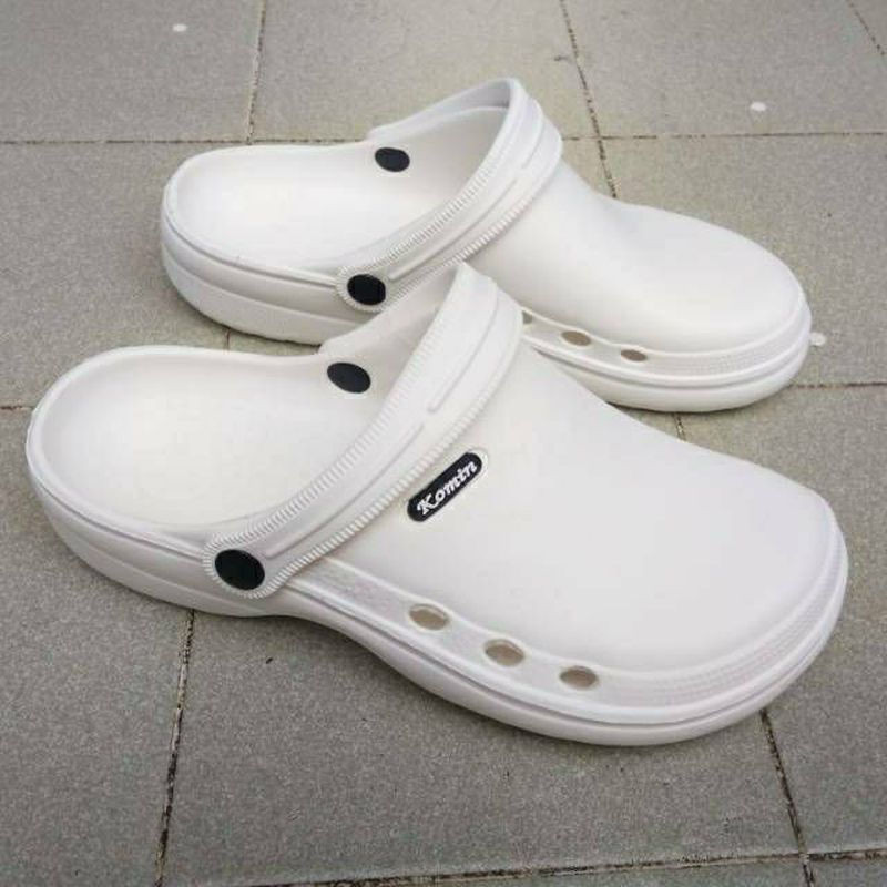 Sepatu Sendal warna Putih model putih slop