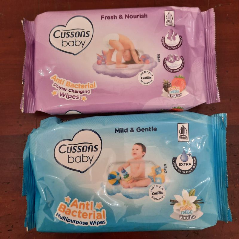 Tissue basah merk Cussons