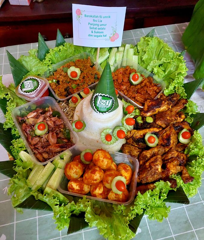 Tumpeng nasi liwet