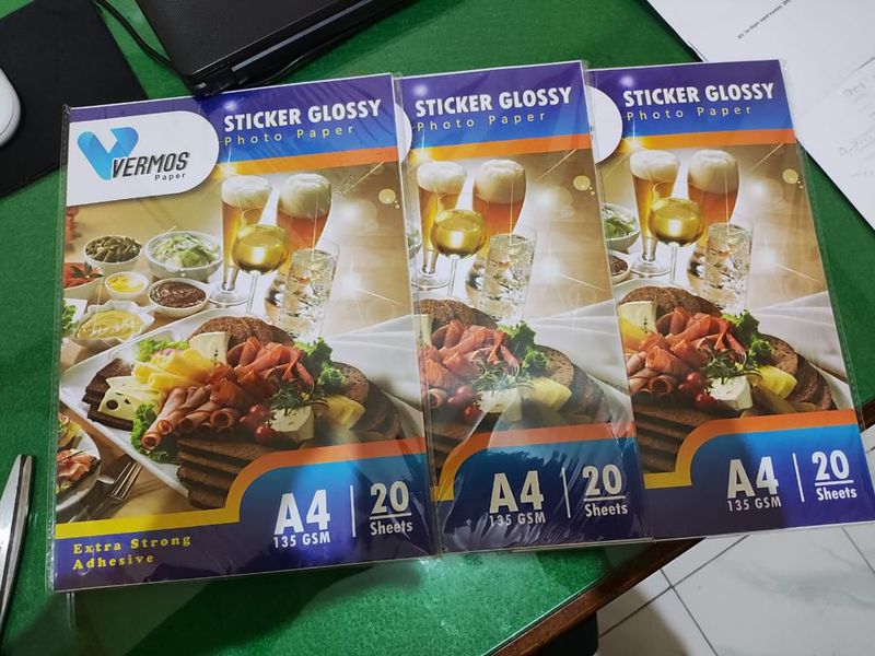 Kertas Sticker / Stiker Glossy A4 135 gsm