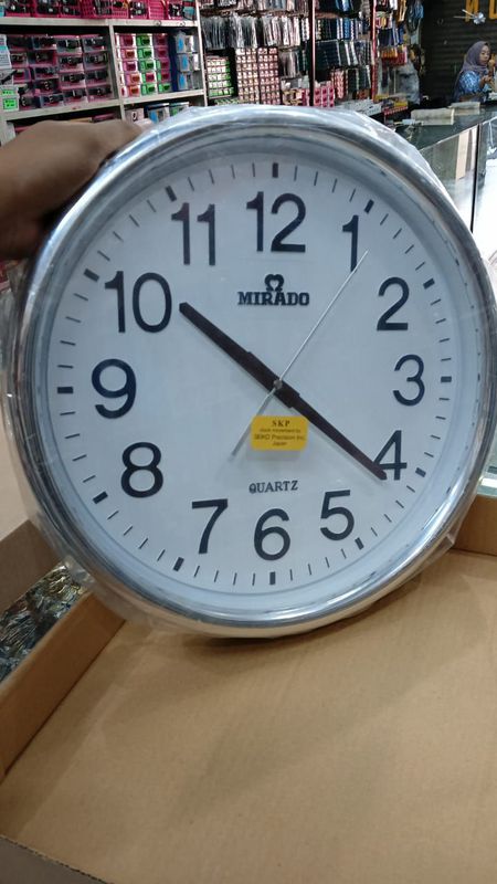 Jam dinding