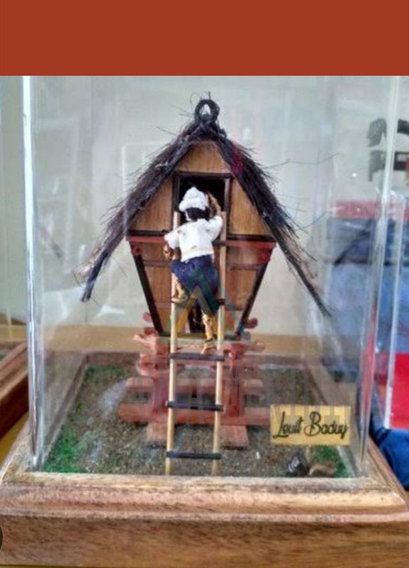Kerajinan Kayu/ Cinderamata Khas Banten Miniatur Rumah Adat Baduy - Model 2