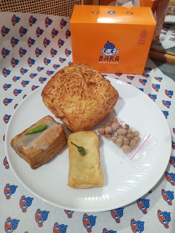 Bara Bakery - Paket Medium 6 ( Danish Pisang Keju + 2pcs Jajan Pasar ...