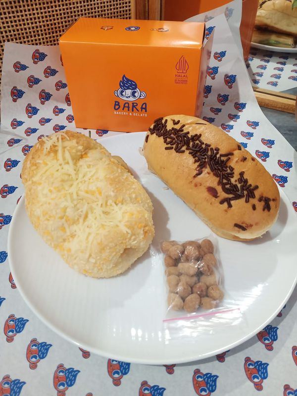 Bara Bakery - Paket Medium 2 (Roti Coklat+ Roti Keju + Klitikan)