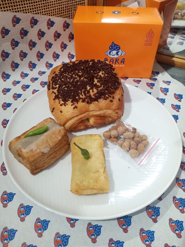 Bara Bakery - Paket Medium 5 ( Danish Pisang Coklat + 2pcs Jajan Pasar ...