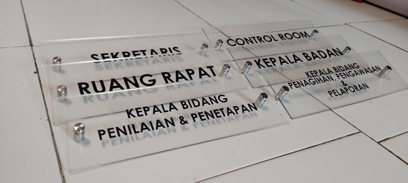 Custom Akrilik Ukuran 30cm x 10cm