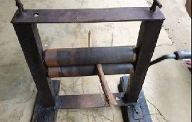 Mesin Press Enceng Gondok