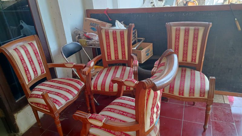 Reparasi dan Service Kursi Kayu
