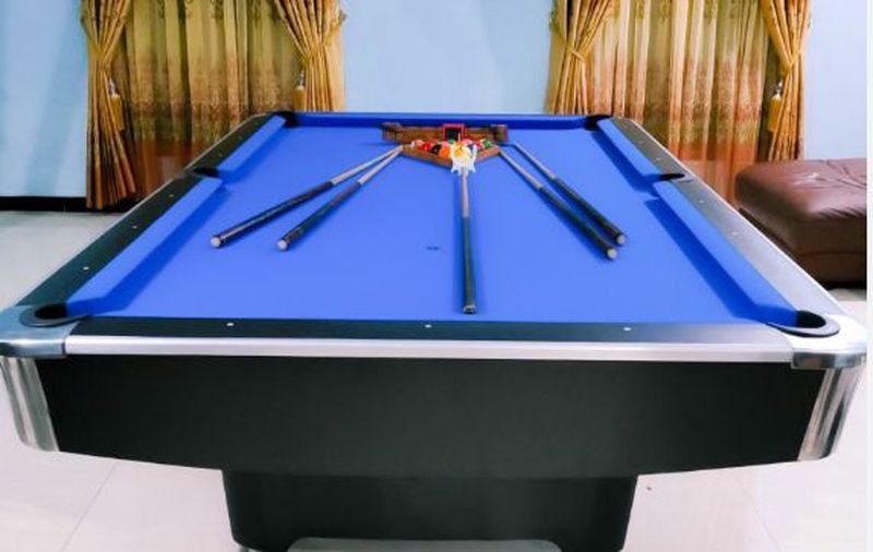 LUXOR BLACK 9 FT SUPER POOL TABLE/BATU SLATE