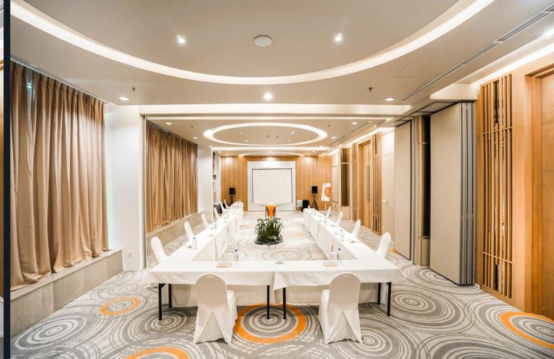 HARRIS BATAM CENTER MEETING ROOM