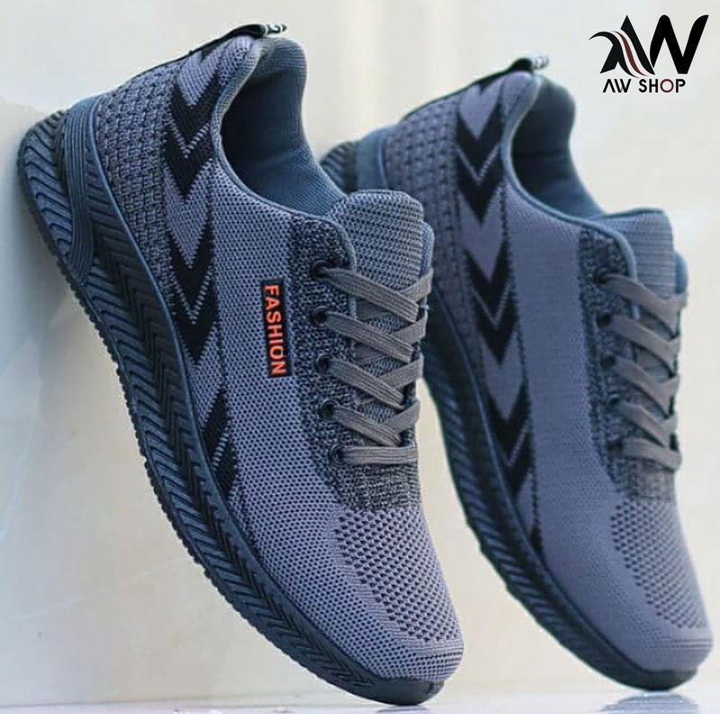 Sepatu Olahraga Biasa