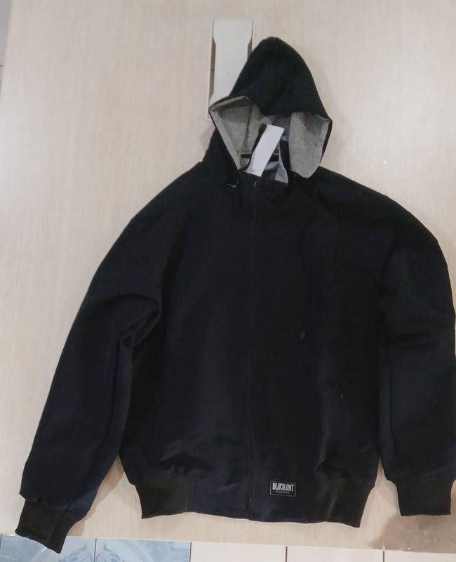 jaket hoodie hitam