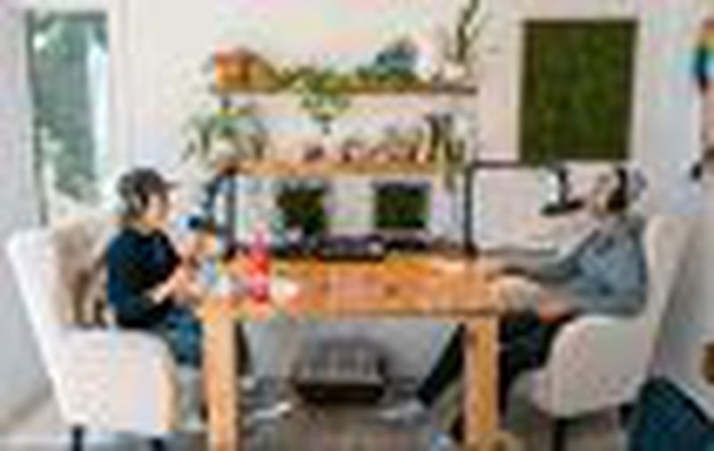 SET MEJA DAN KURSI PODCAST