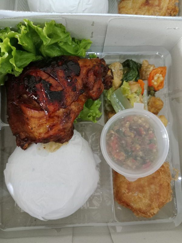 Paket nasi box ayam bakar