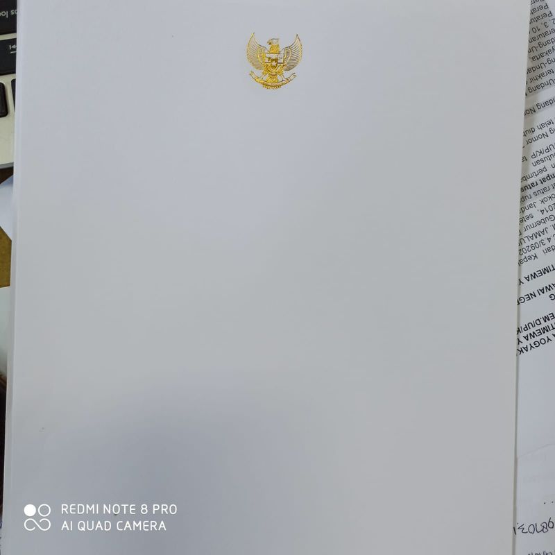 Kertas Conqueror berkop garuda