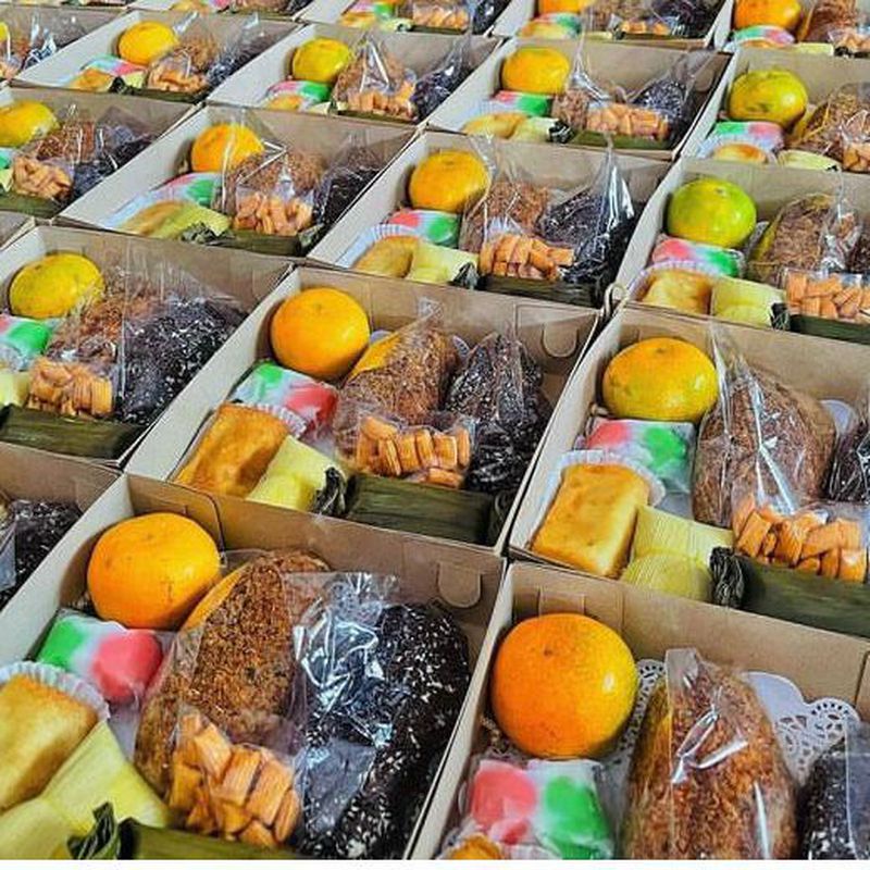 Paket Snack Box dan Nasi