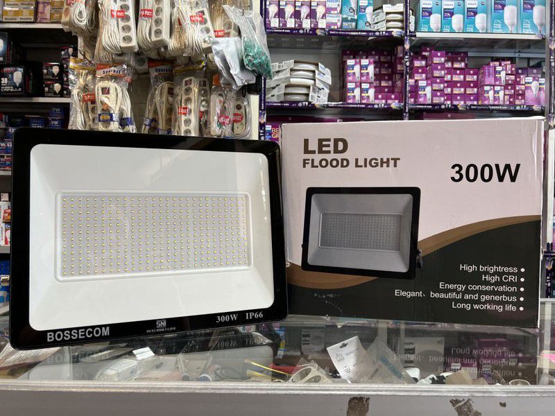 LAMPU SOROT 300 WATT