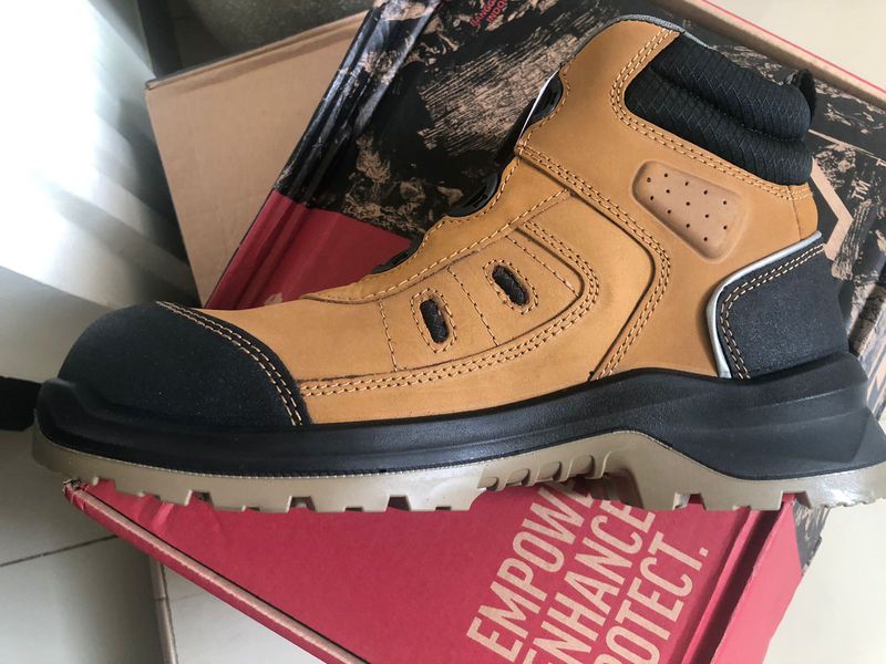 Sepatu Pelindung/ Safety/ Outdoor Lapangan - 38