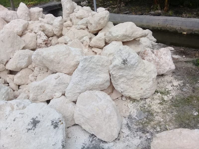 Batu belah/ Batu Pondasi/ Batu putih