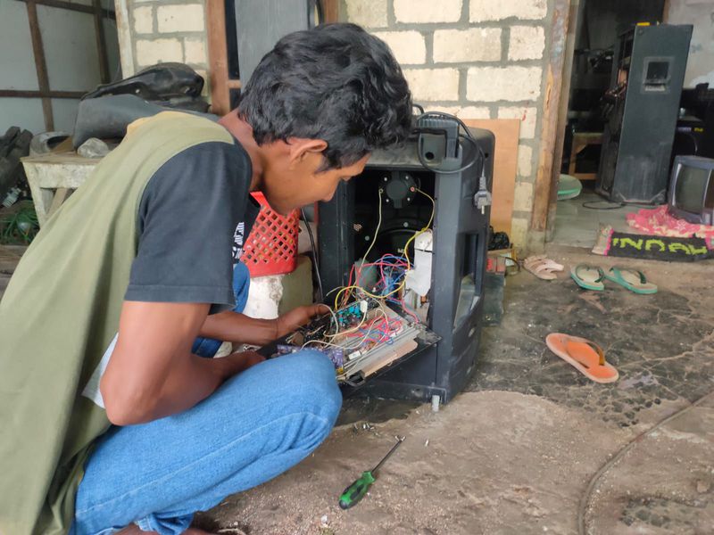Pemeliharaan Sound System Sedang