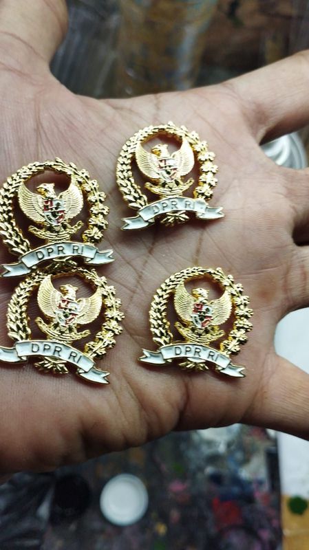 Lencana DPR MPR SEKJEN RI Pin Lapis Emas Include Box