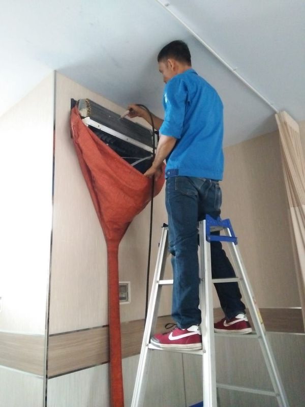 Cuci AC Split Indoor Outdoor 1,5PK