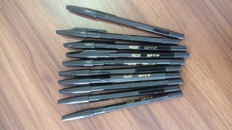 Ballpoint Pilot Hitam