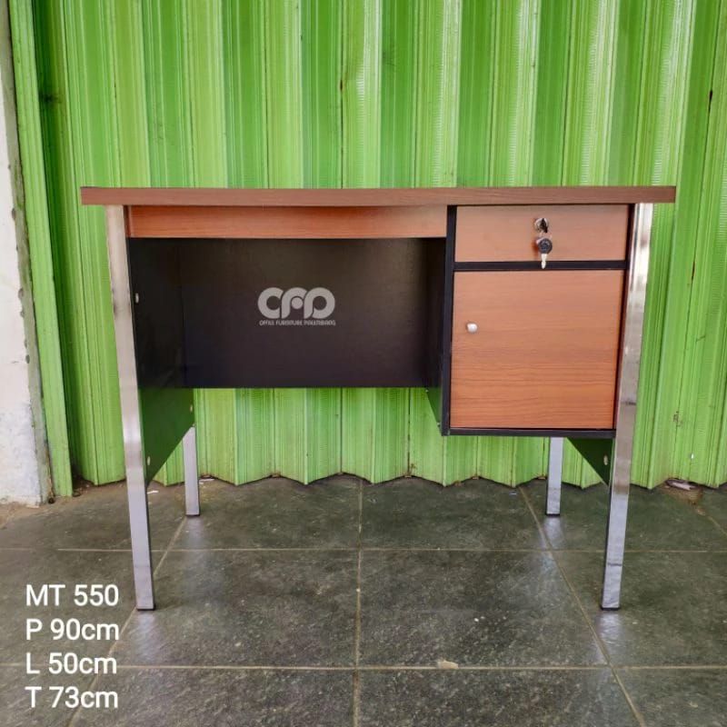 MEJA KANTOR MT 550
