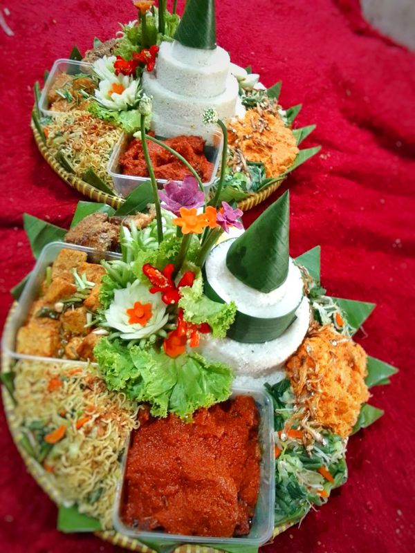 nasi tumpeng