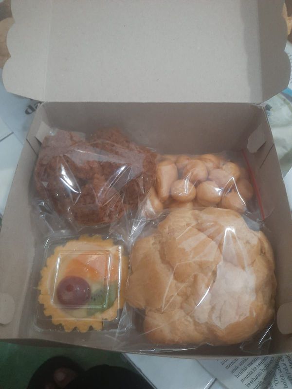 Kue Sus Basah, Sus Kering, Pie Buah, Roti Kukus