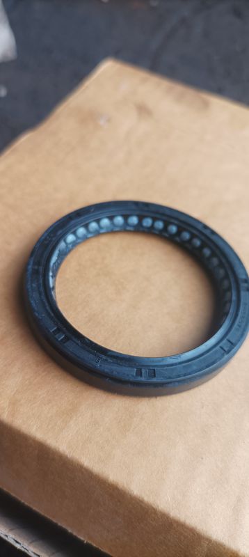Seal Transmisi Belakang