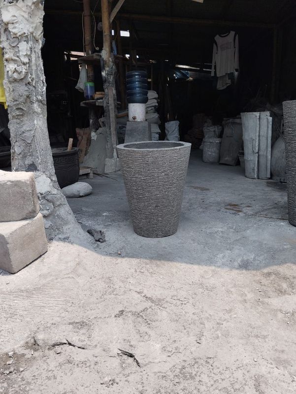 Pot miring polos tinggi