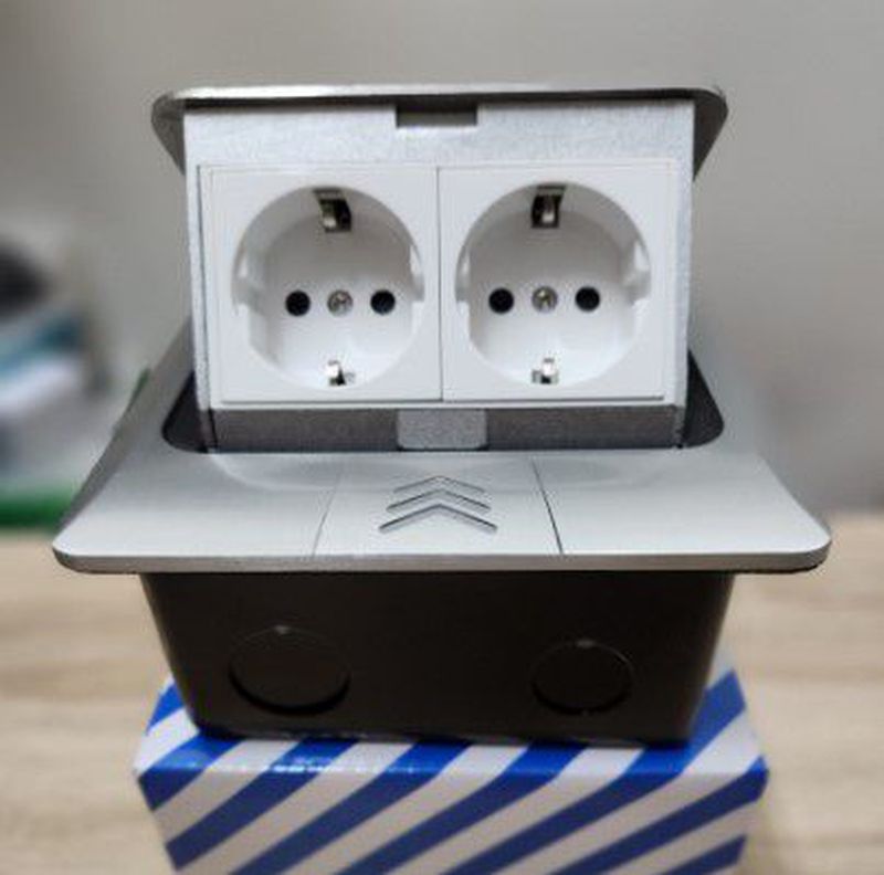 Stop Kontak Tanam Lantai