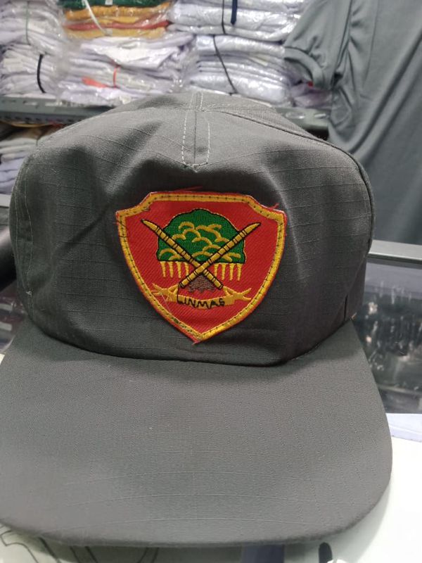 Topi anggota linmas