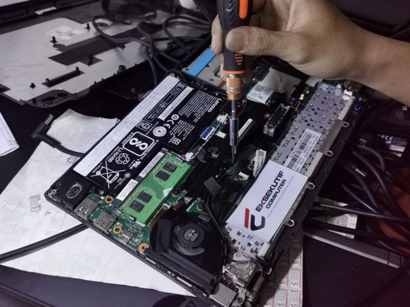 Service Laptop Per Unit Kerusakan ringan