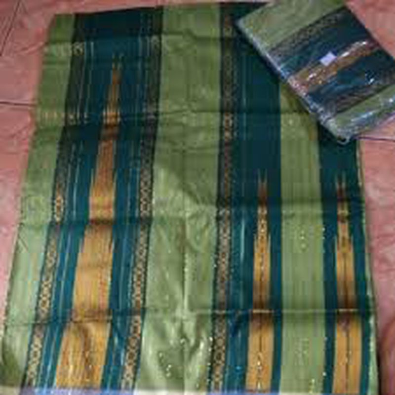 Sarung sutra khas bugis