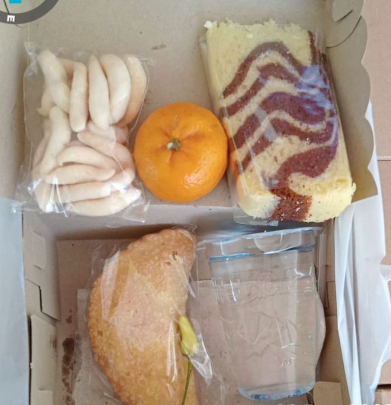 Snack box ( 2 kue basah, kue kering, buah)