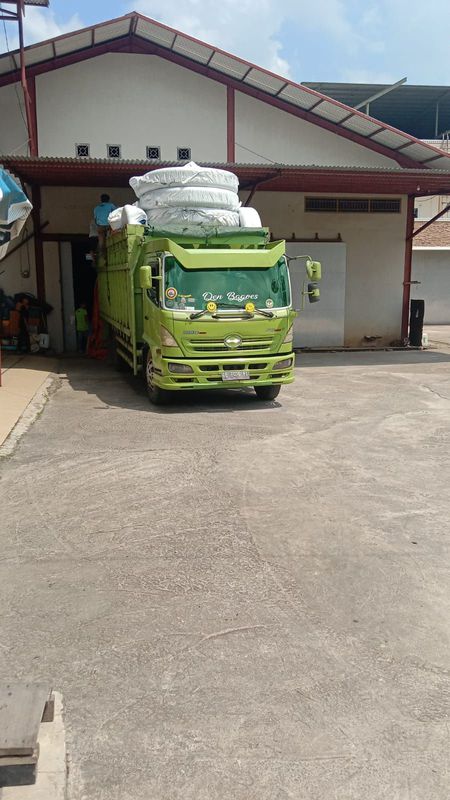 sewa truk fuso bak terbuka