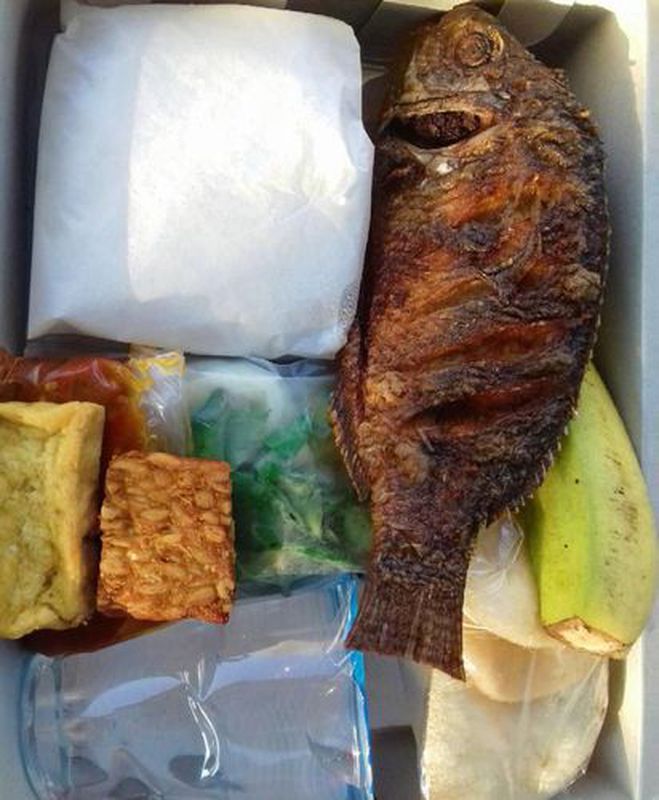 NASI BOX/NASI KOTAK IKAN GORENG