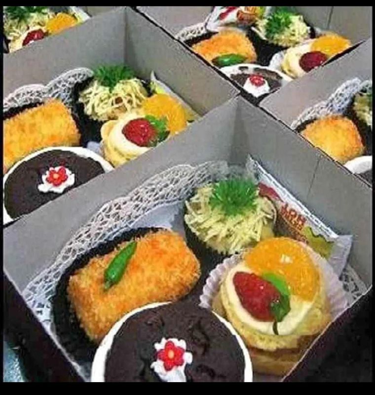 Snack Box - Isi 4 Kue tanpa air mineral