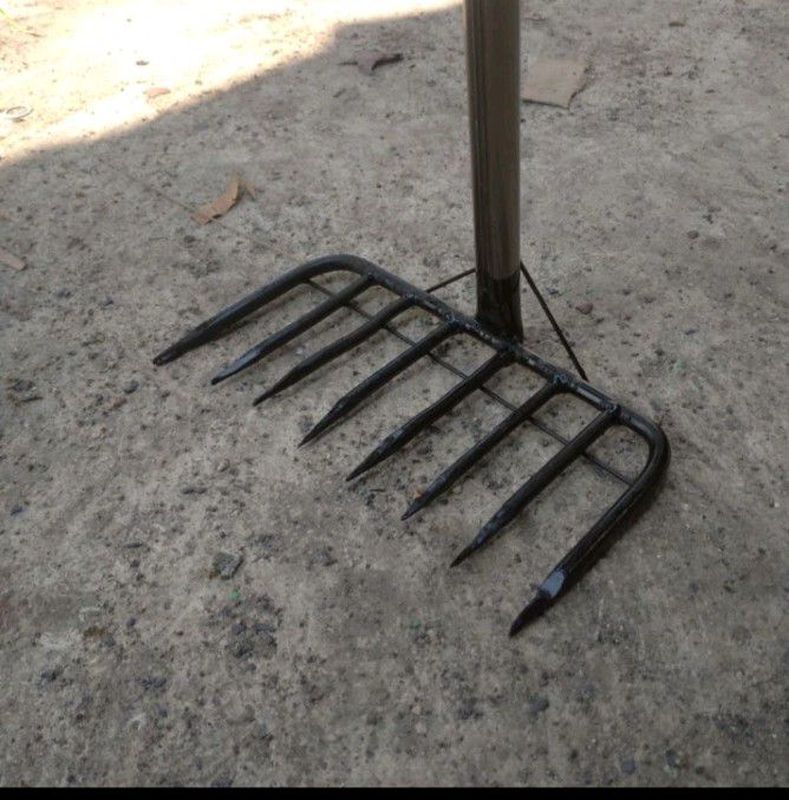 Garuk sampah besi 8 gigi